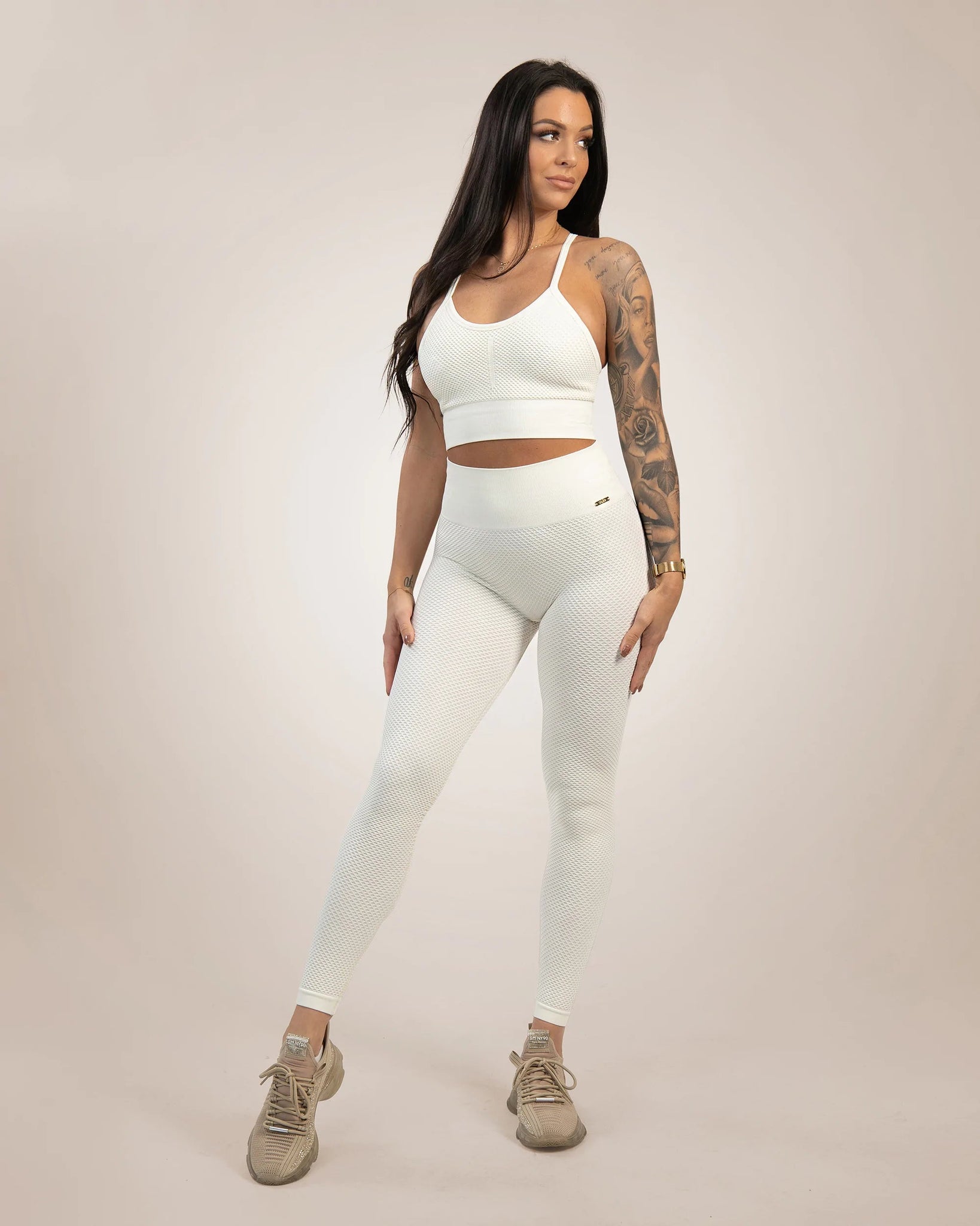 Gavelo Seamless HoneyComb California White Sports Bra - Urban Gym Wear